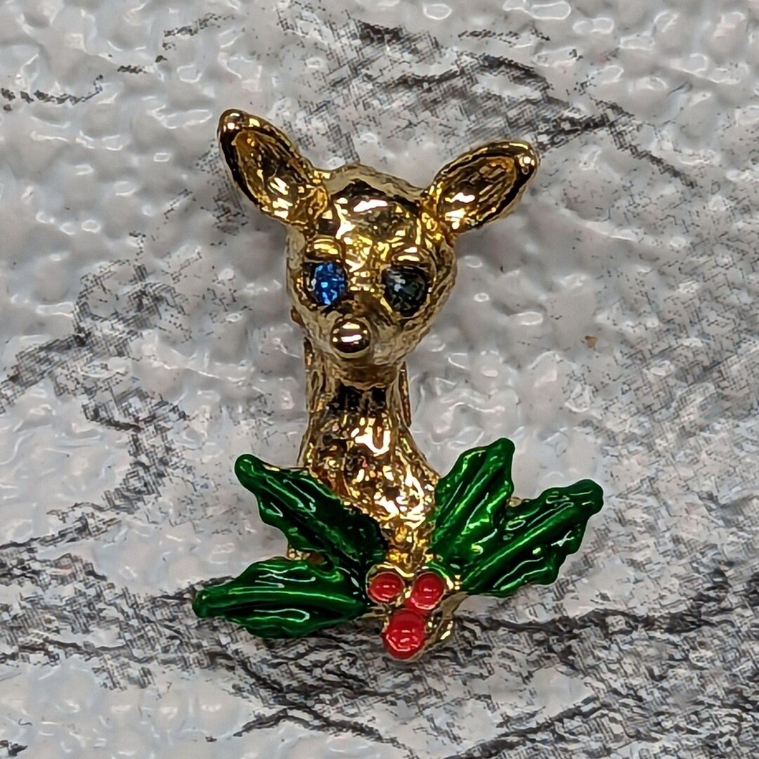 Vintage Gold-tone Reindeer Lapel Pin With Holly Leaves & Red Berries - Etsy