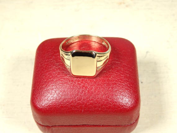 Vintage 9ct Gold Square Signet Ring - Gem