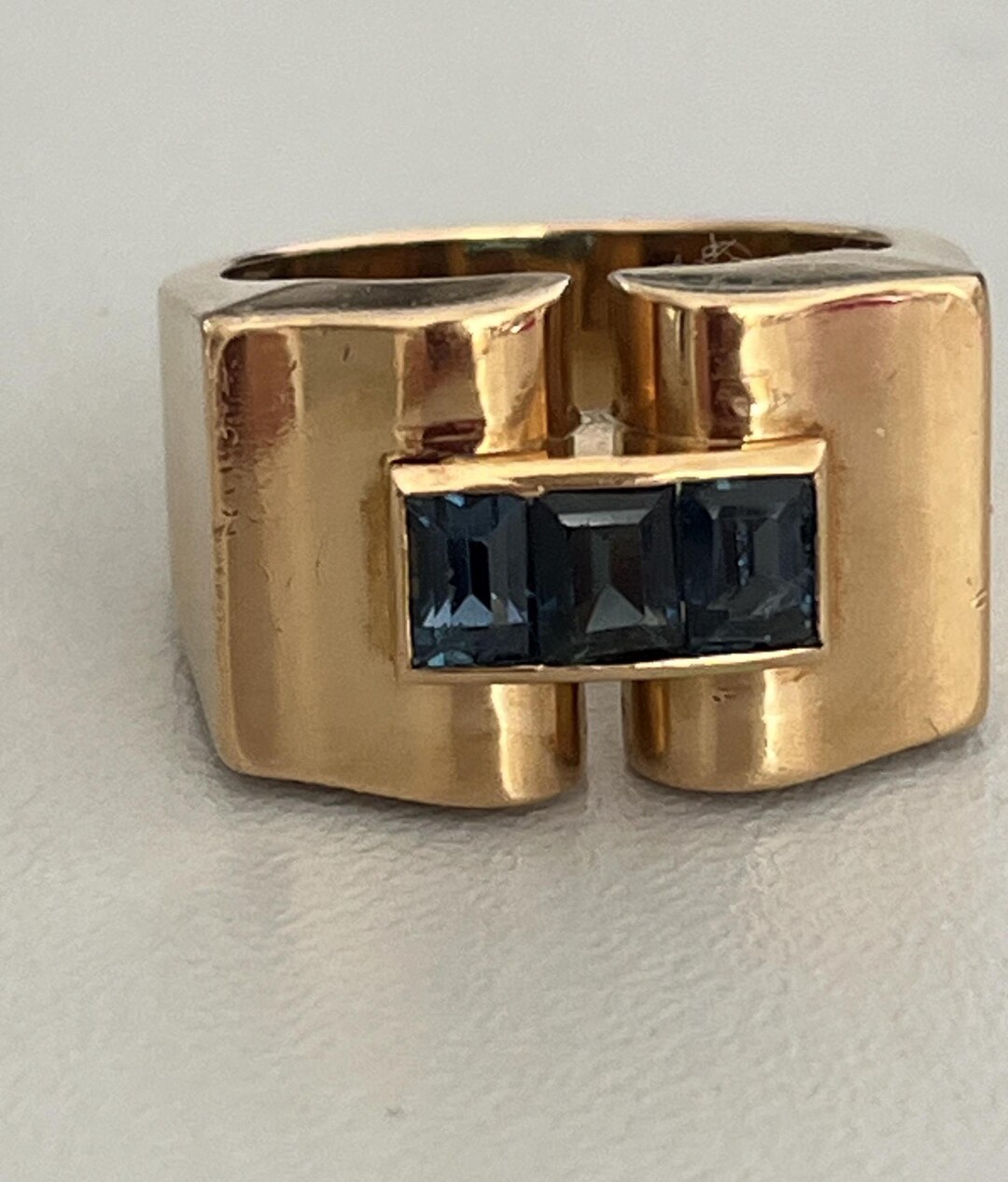 1242- Yellow Gold Bridge Ring With Calibrated Blue Stones - Etsy