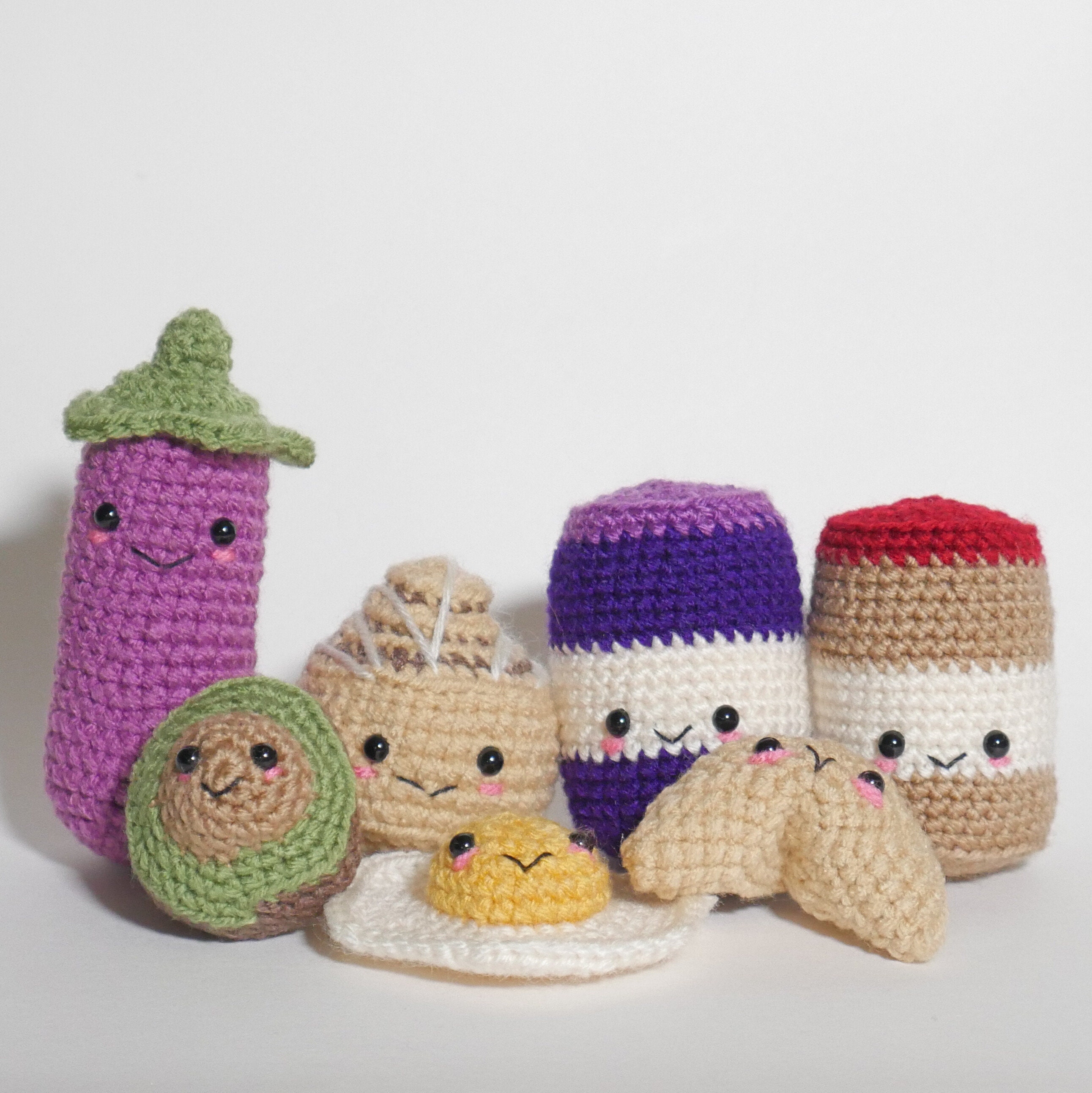 Crochet Cinnamon Roll Amigurumi Keychain - Etsy