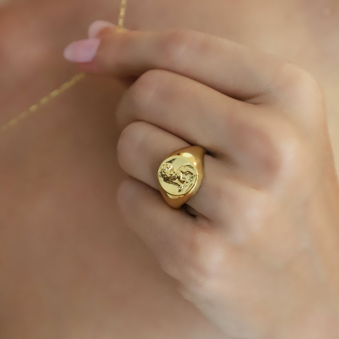 Unisex Shiny Gold Lion Signet Ring Embossed Leo Pinky Ring Simple ...