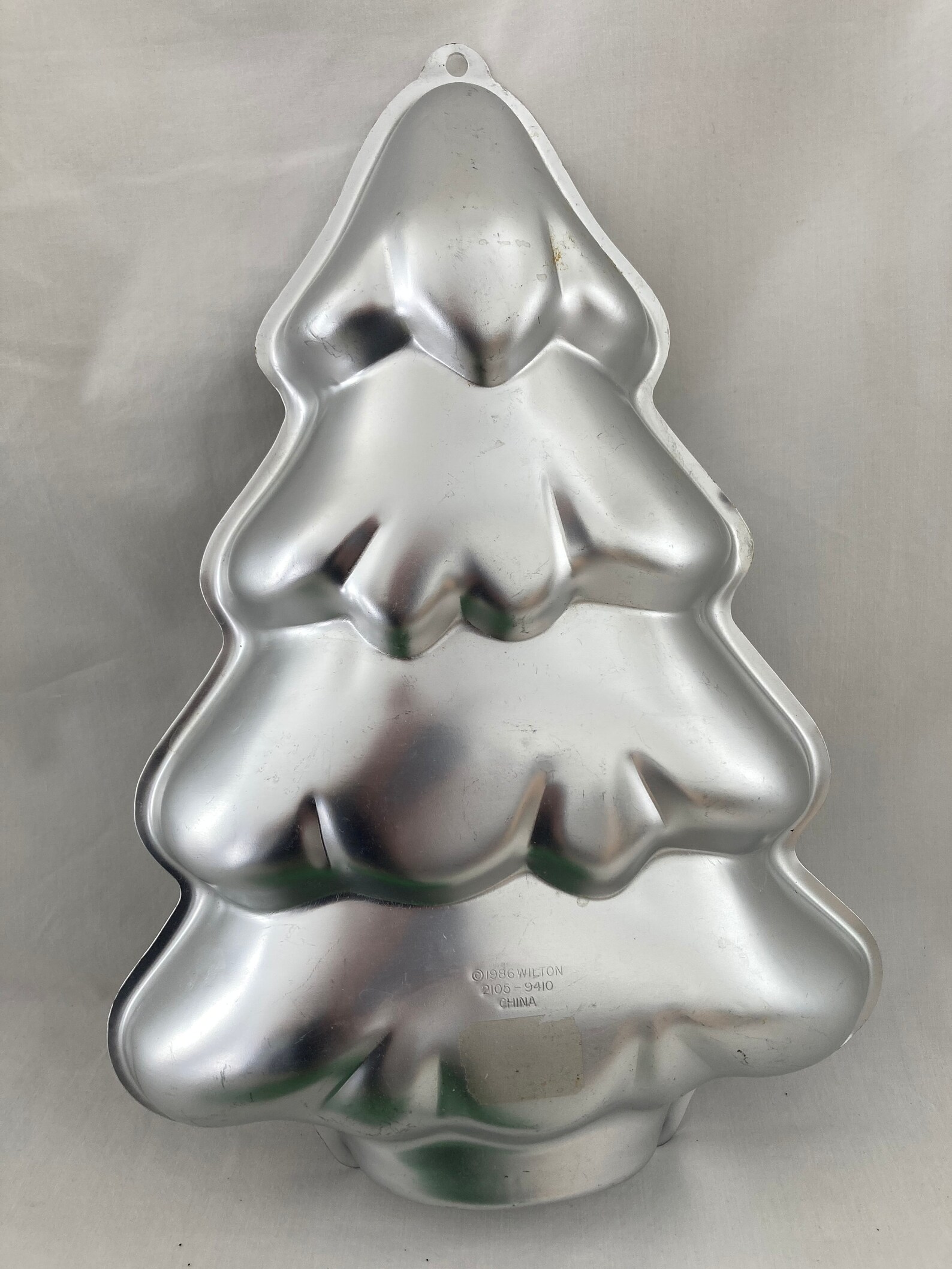 Wilton Christmas Tree Cake Pans Green And Silver Etsy wilton-christmas-tree-cake-pans-green-and-silver-etsy
