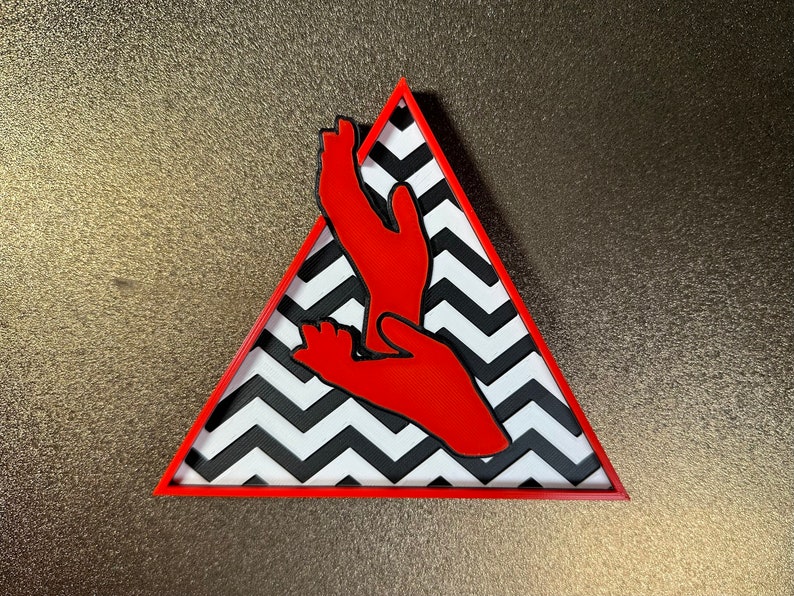 Meanwhile, Laura Palmers Hands and Black Lodge From Twin Peaks 3D ...