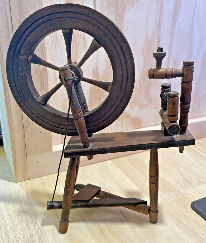 Vintage Miniature Wooden Spinning Wheel Moving Parts Salesman Sample ...