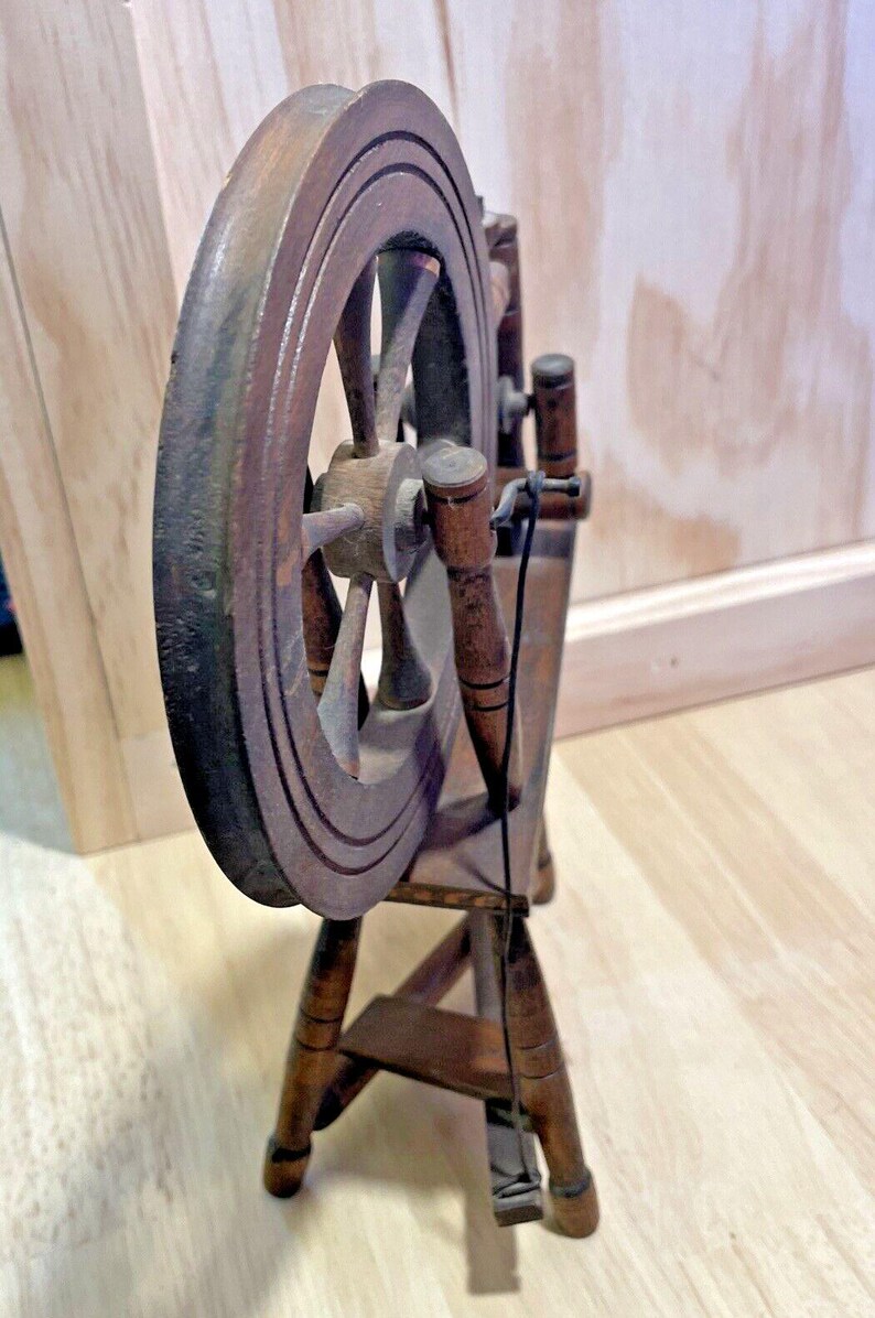 Vintage Miniature Wooden Spinning Wheel Moving Parts Salesman Sample ...
