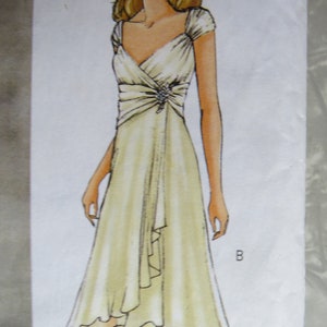 Butterick B4657 Formal Deep Plunge, Wrap Bodice, Shaped Hem, Cocktail ...