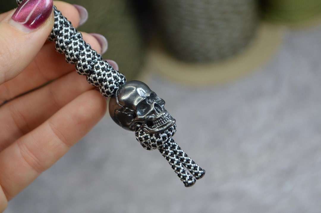 Goth Skull Keychain With Paracord - Horror Jewelry, Personalized ...