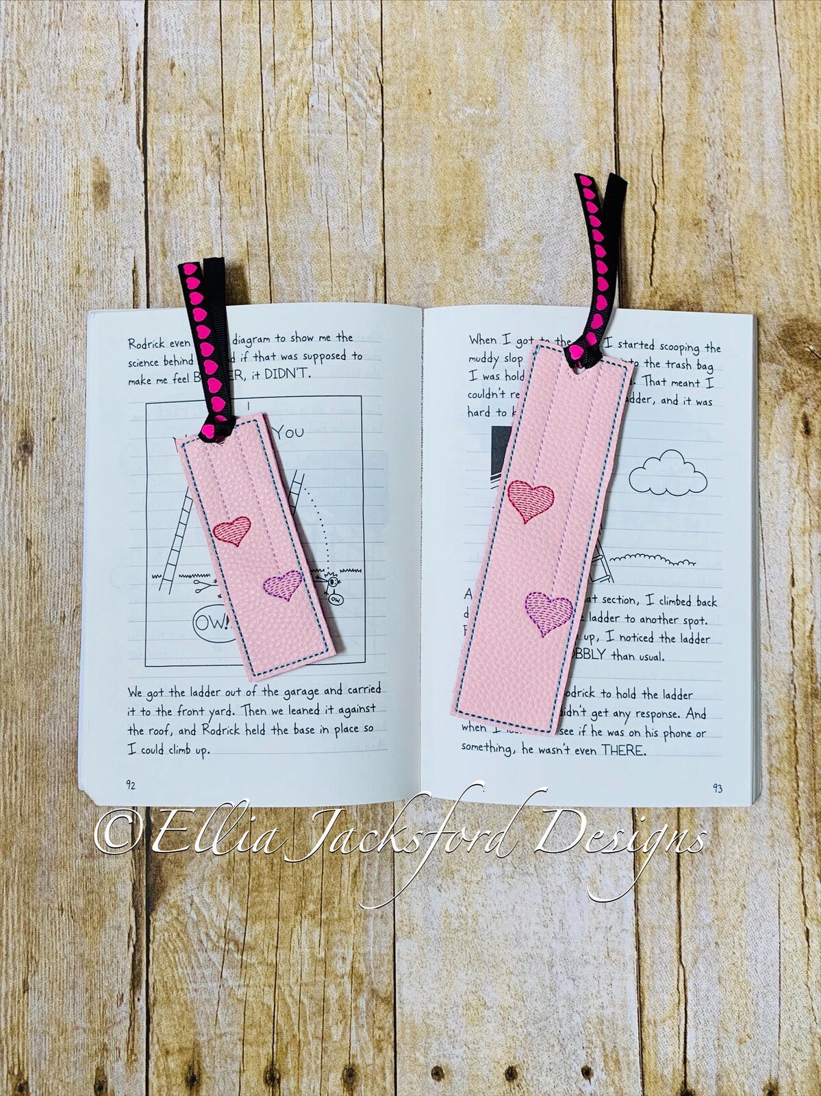 ITH Set of Two Heart Bookmarks Embroidery Design - Etsy