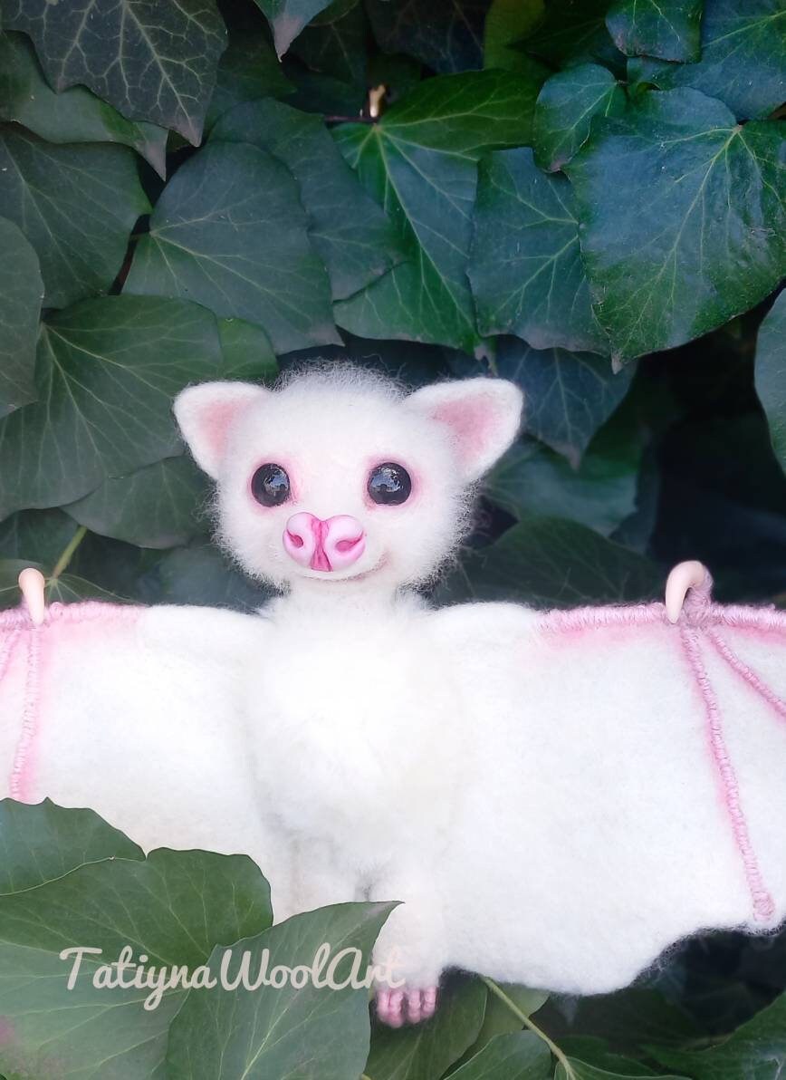 Needle Felted Realistic White Bat. Vampire Bat. Gothic Gift - Etsy