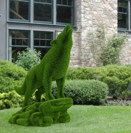 Wolf Howling and Turned Head Topiary Sculpture Outdoor Artificial Grass ...