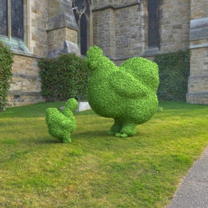 Outdoor Animal Chickens Topiary Green Figures Covered in Artificial ...