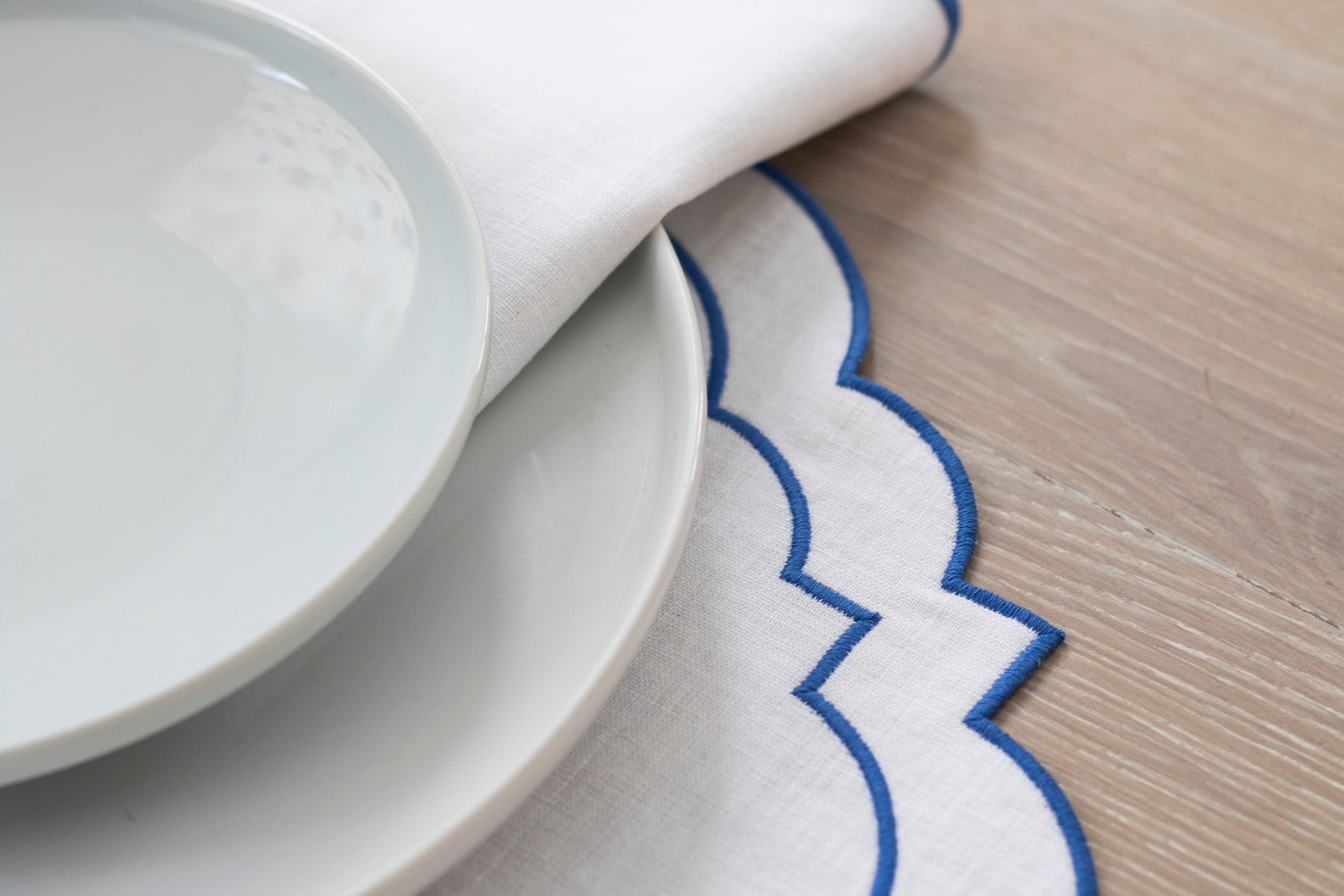White Linen Scalloped Table Mats With Double Blue Trim for Table Decor ...