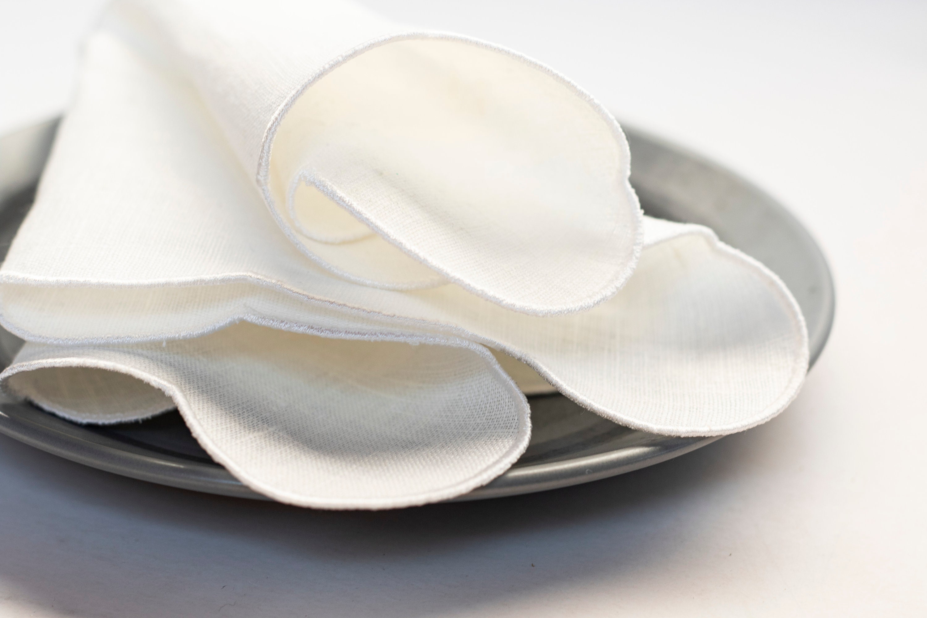 White linen cloth napkins set Scallop napkins Wedding napkins | Etsy