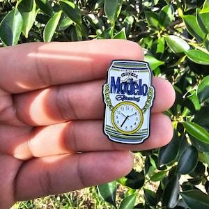 Modelo Time Enamel Pin - Etsy