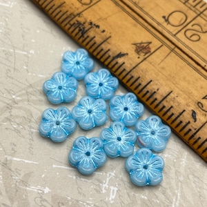 Daisy Blossom Flower Bead Cups | 10mm | Set of Eight (8) | Pale Chalk ...