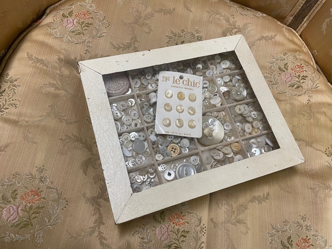 Vintage Jewelry Display Case Button Display - Etsy