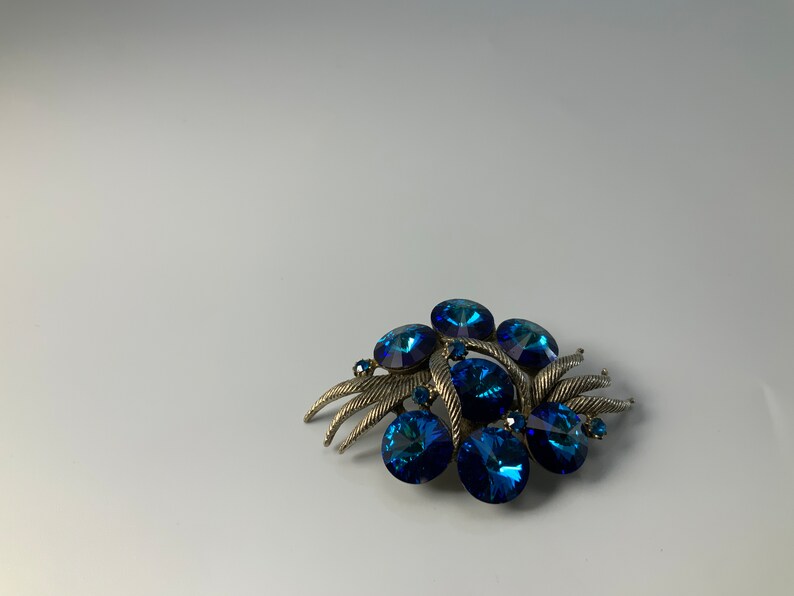 Vintage Austrian Crystals Brooch - STUNNING Blue Colors-measuring ...
