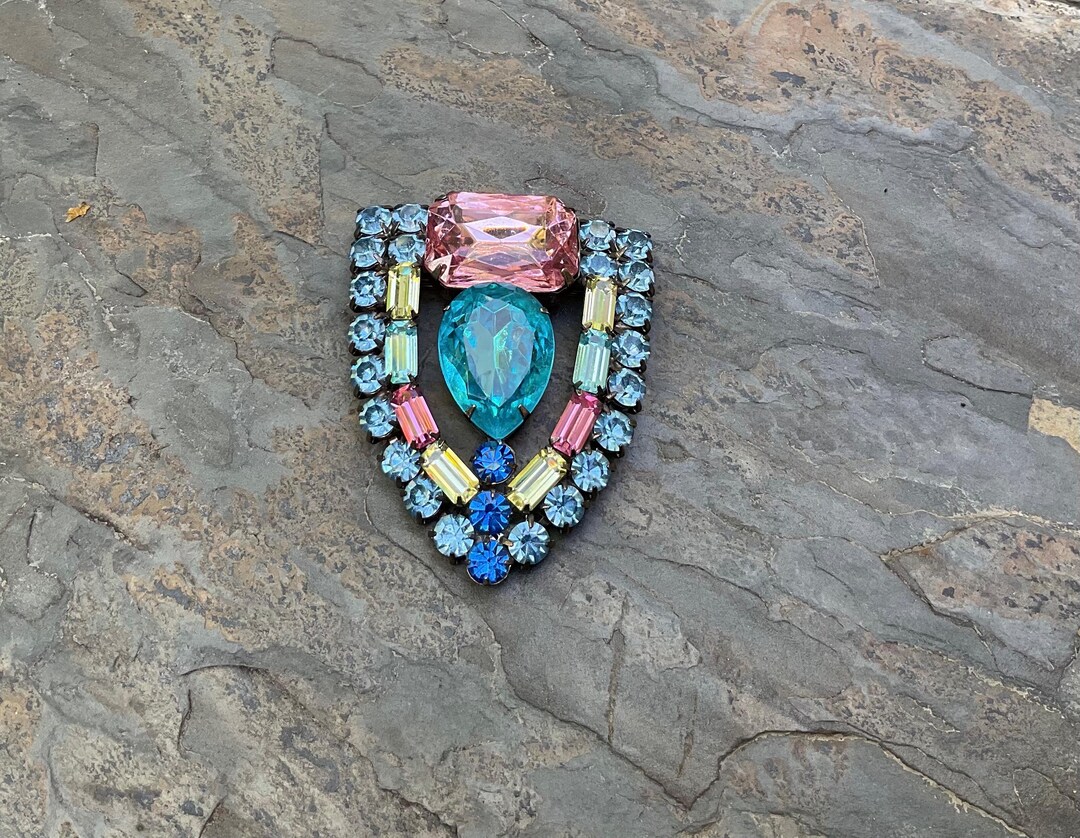 Xt. Large Mid Century Austrian Crystals Brooch- STUNNING Light From the ...