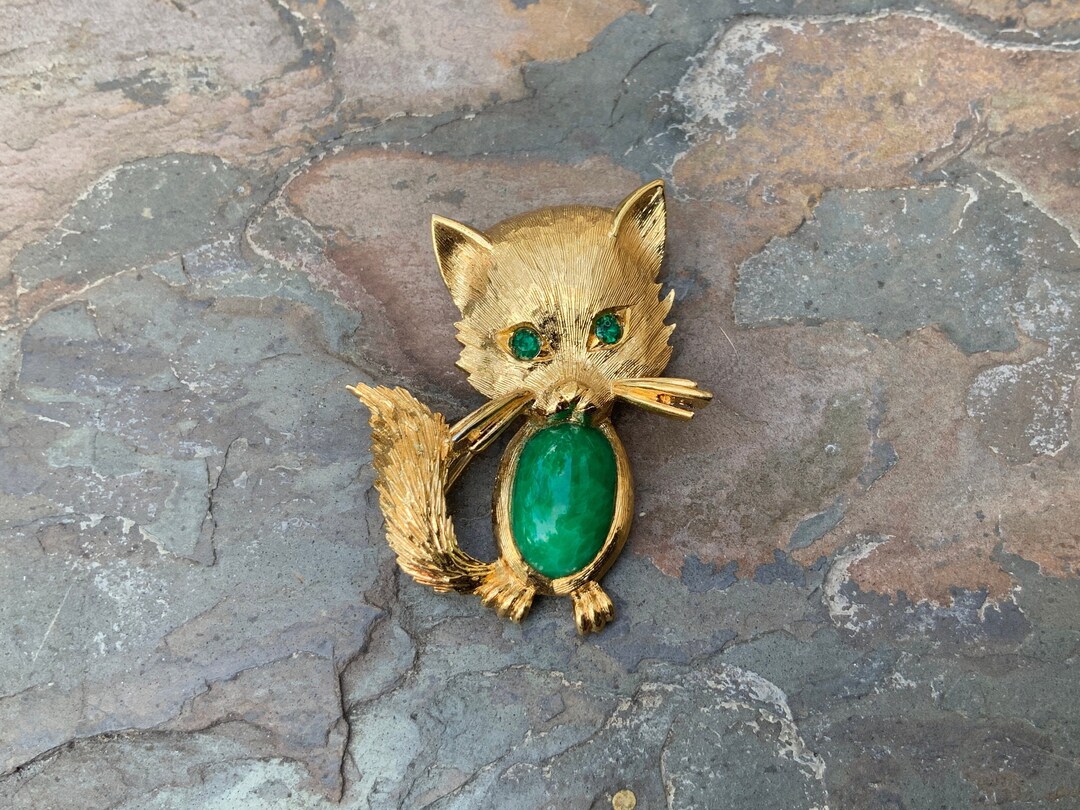 Vintage MONET Gold Tone Kitty Cat With Green Onyx Mint Condition ...