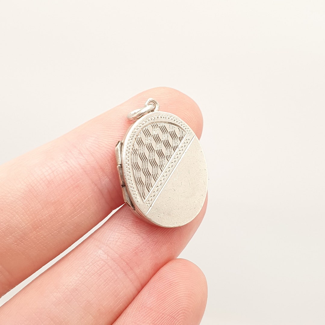 Antique Sterling Silver Locket Oval Geometric Engraved Vertical Pendant ...