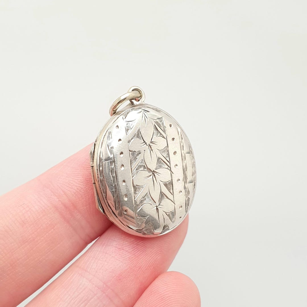 Antique Victorian Solid Silver Locket Leaf Hand Engraved Small Cute ...