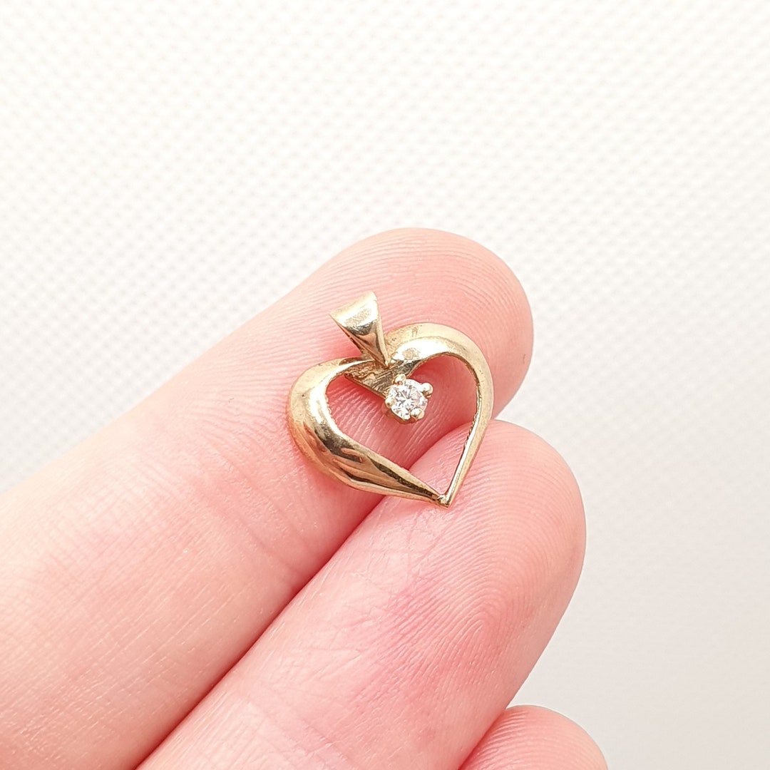 Vintage 9ct 9k Gold Heart Pendant CZ Gemstone Necklace Diamond Simulant ...