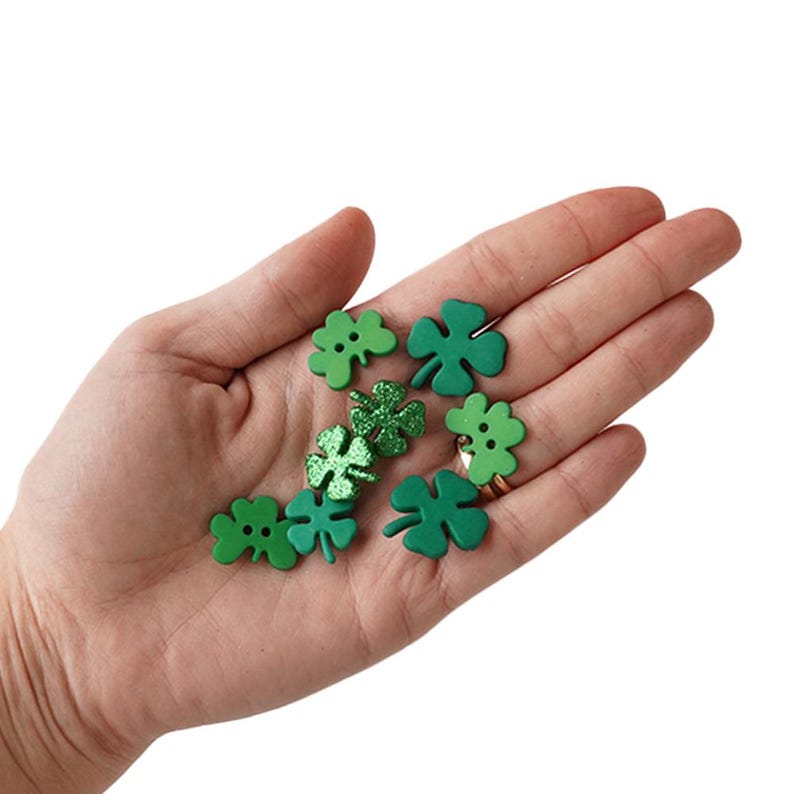 50 Shamrock Buttons: St. Patrick's Day Novelty Assortment for Sewing ...