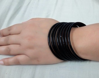 Black Bangles In Hands 2024 www.alhudapk