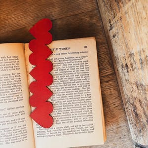 String of Hearts Bookmark, Valentine Bookmark, Gift for Reader - Etsy