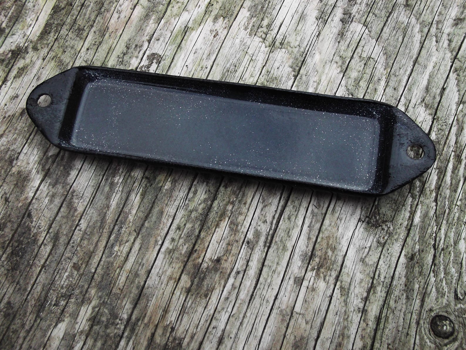 Classic Enamel Laundry Sign. Black Text on a White Background. 10x3cm ...