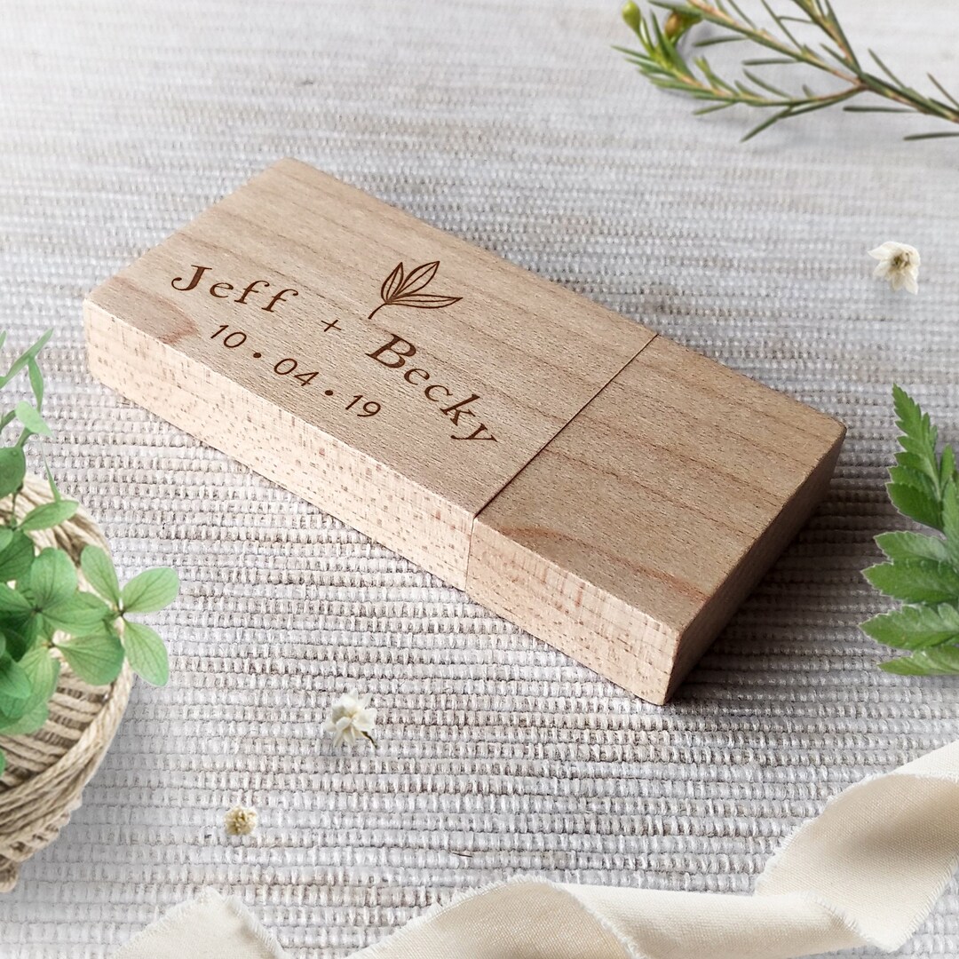 Personalized Walnut Wood USB 3.0 Flash Drive: Engraved Wedding Photo - Etsy