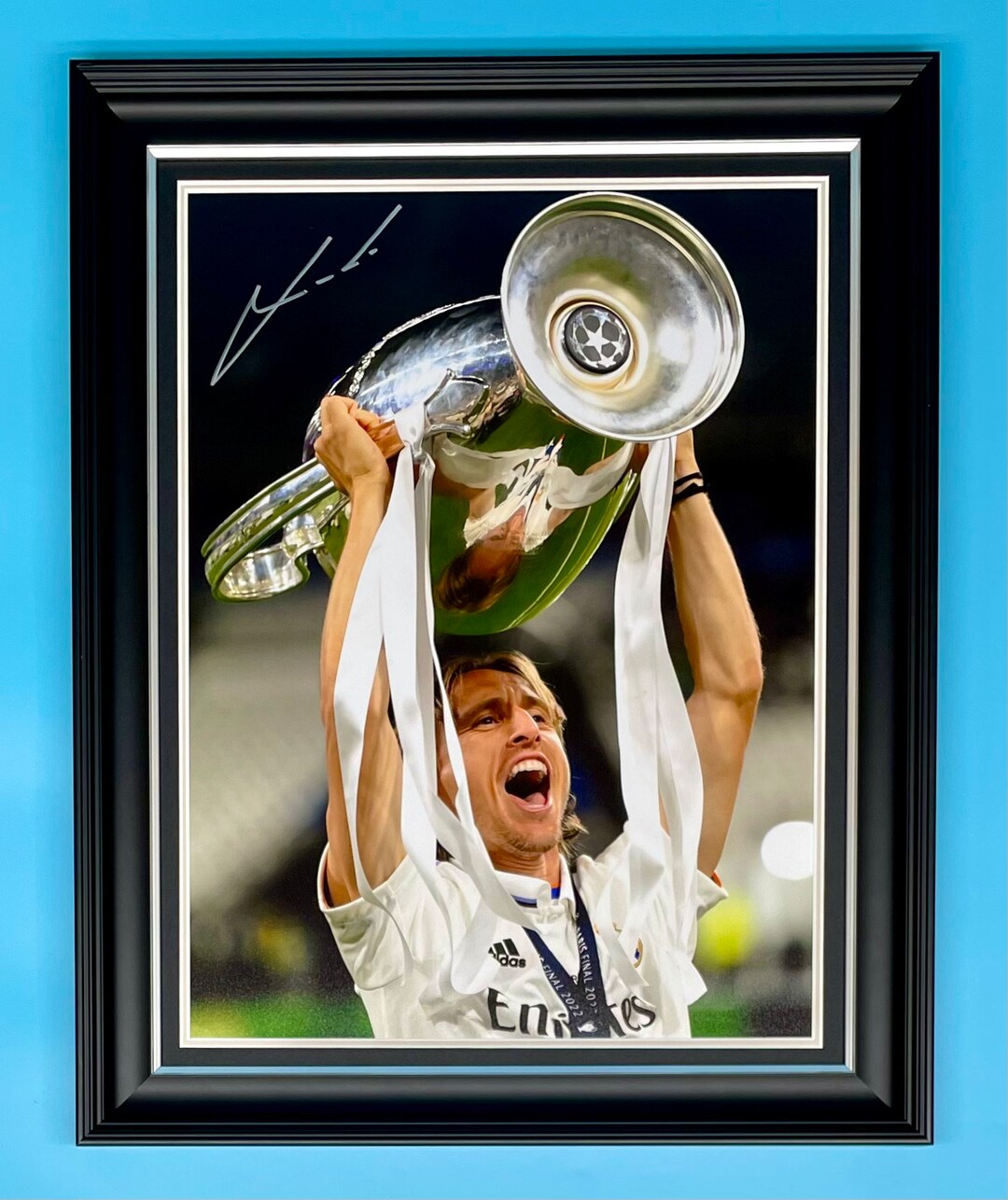 Luka Modric Signed Photo in Luxury Handmade Wooden Frame & AFTAL Member ...