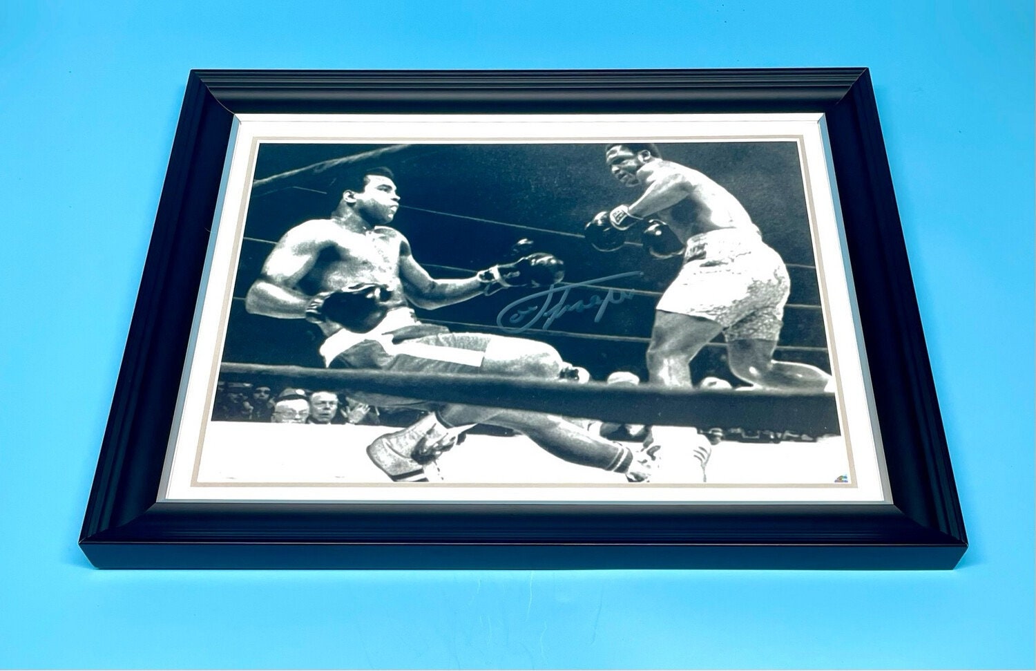 Joe Frazier Signed Photo in Luxury Handmade Wooden Frame & AFTAL Member ...