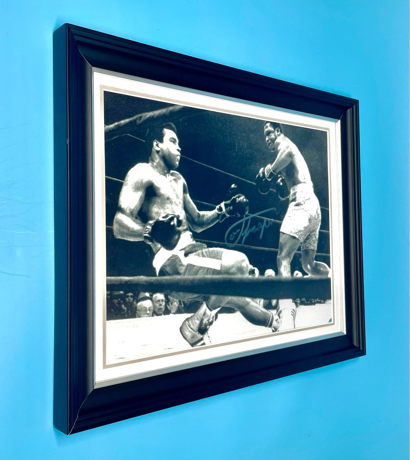 Joe Frazier Signed Photo in Luxury Handmade Wooden Frame & AFTAL Member ...