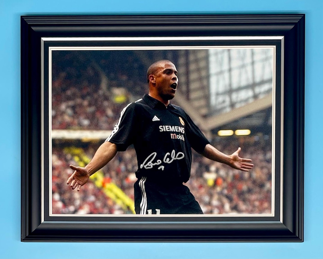 R9 Ronaldo Nazario Signed Photo in Luxury Handmade Wooden Frame & AFTAL ...