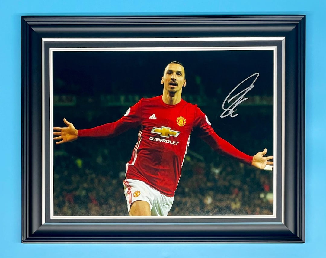 Zlatan Ibrahimovic Signed Photo in Luxury Handmade Wooden Frame & AFTAL ...