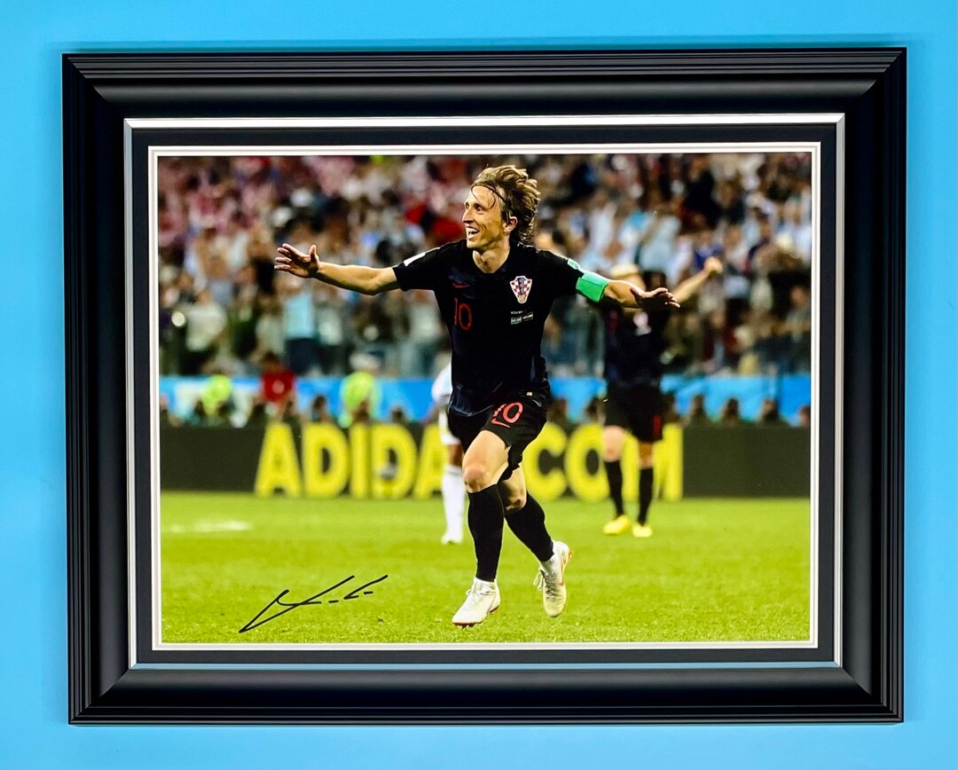 Luka Modric Signed Photo in Luxury Handmade Wooden Frame & AFTAL Member ...