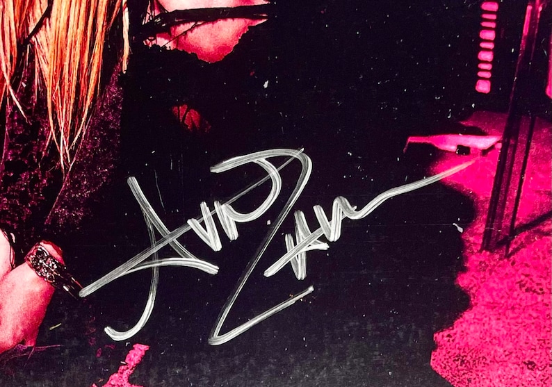 Avril Lavigne Signed Limited Edition & Numbered Vinyl Record With AFTAL ...