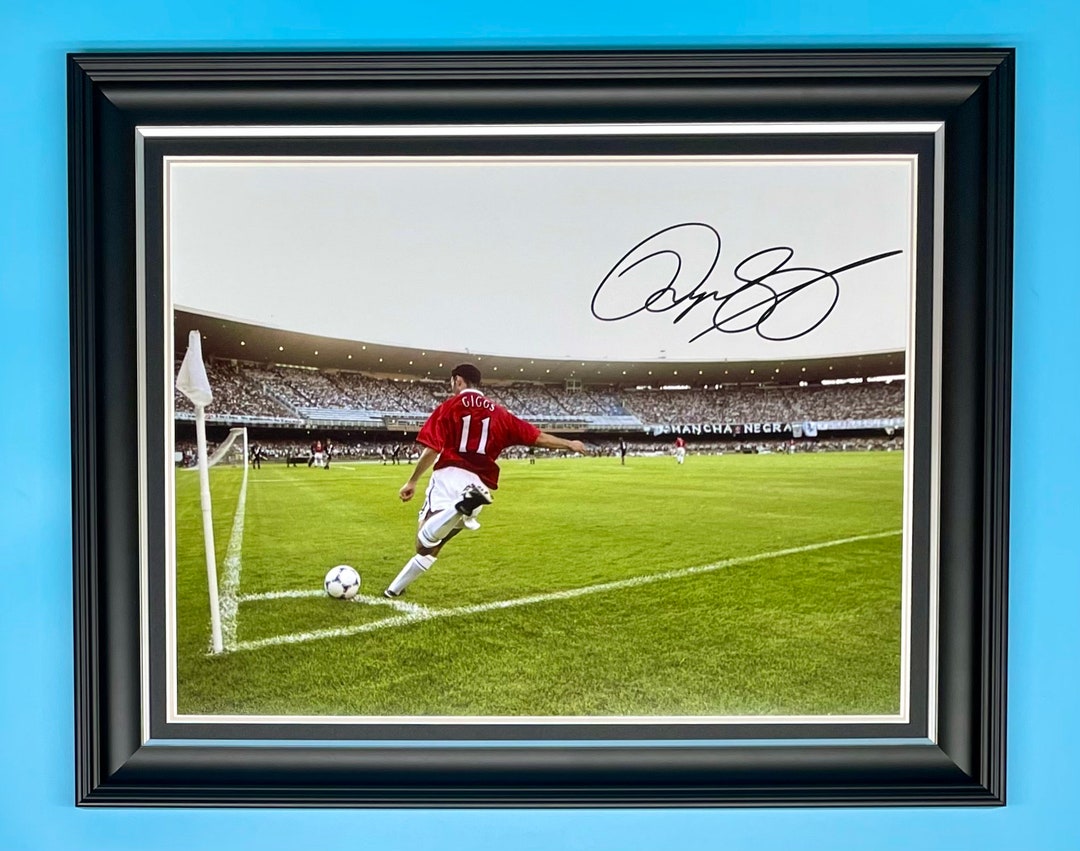 Ryan Giggs Signed Photo in Luxury Handmade Wooden Frame & AFTAL Member ...