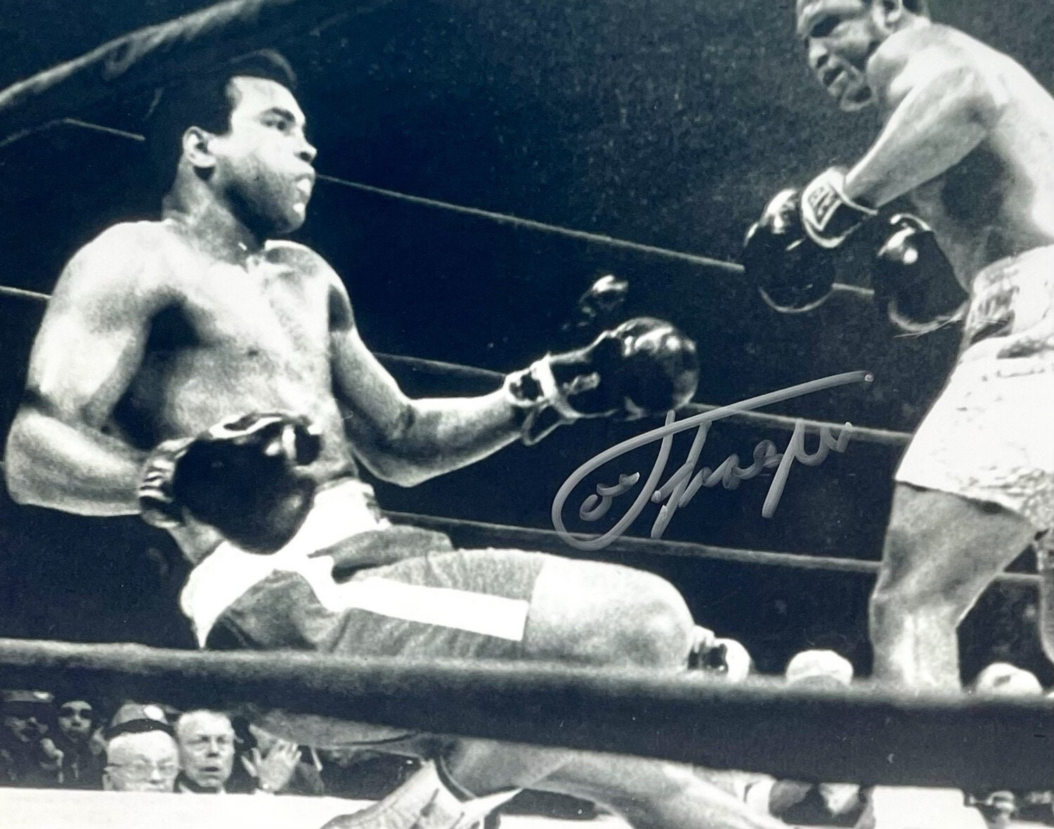 Joe Frazier Signed Photo in Luxury Handmade Wooden Frame & AFTAL Member ...