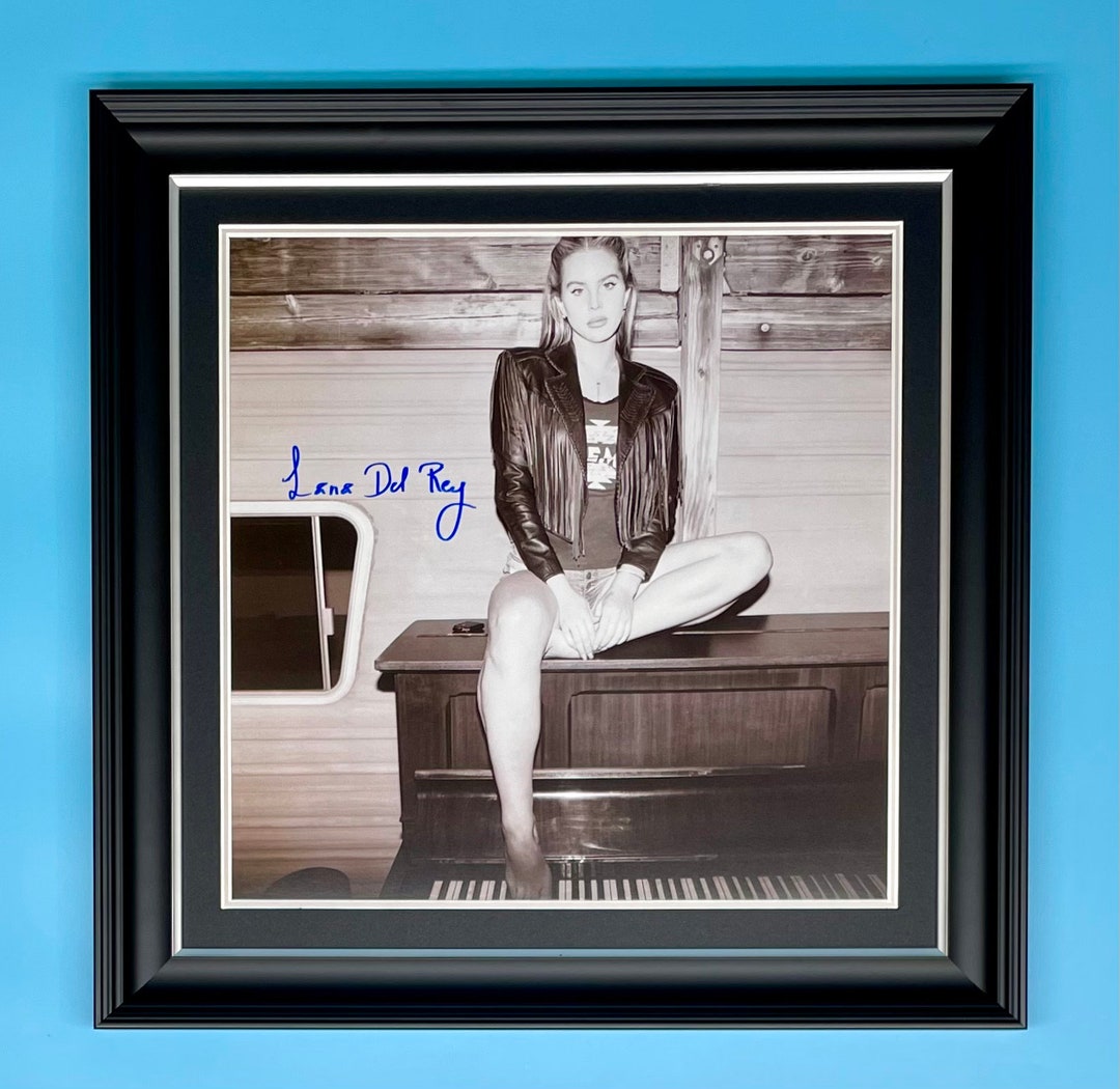 Lana Del Rey Signed Photo in Luxury Handmade Wooden Frame & AFTAL ...