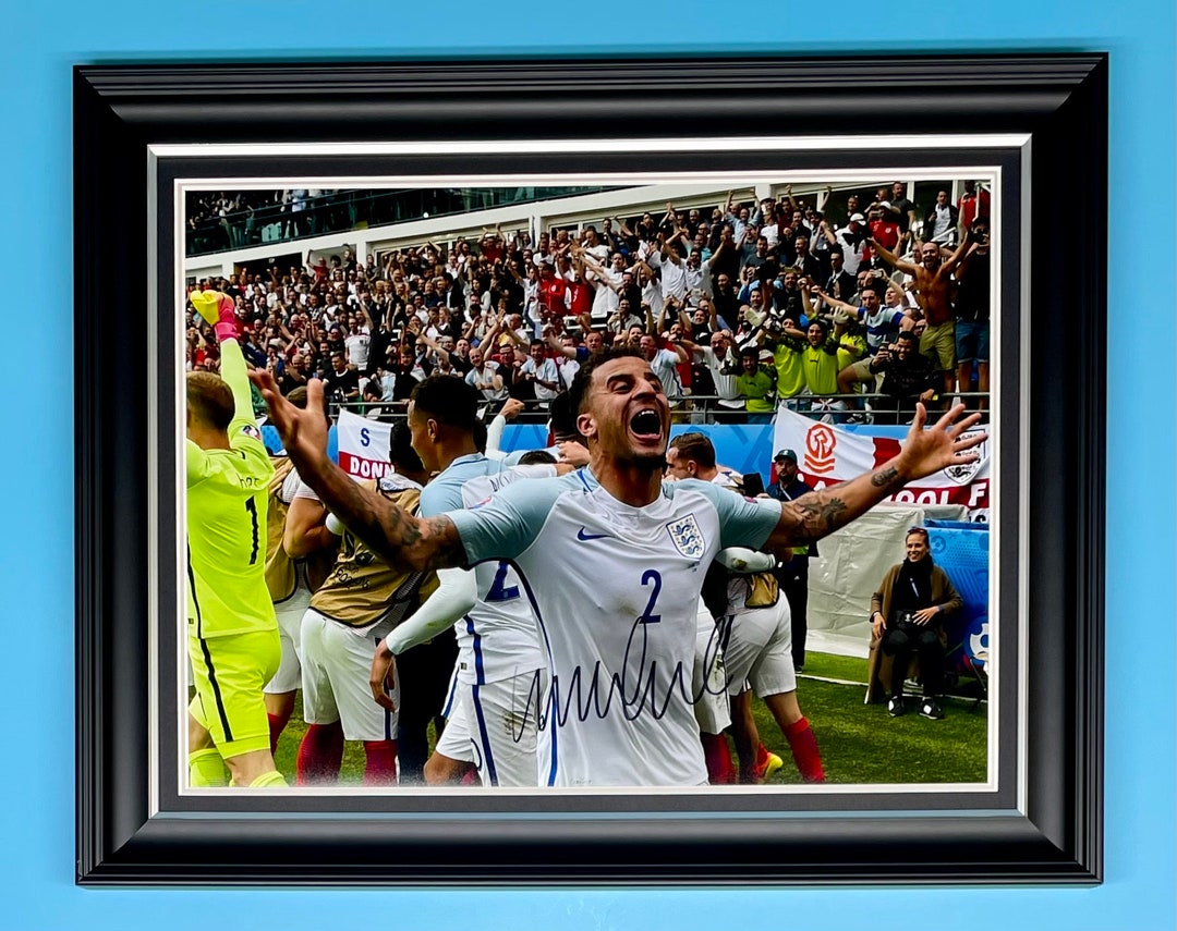 Kyle Walker Signed Photo in Luxury Handmade Wooden Frame & AFTAL Member ...