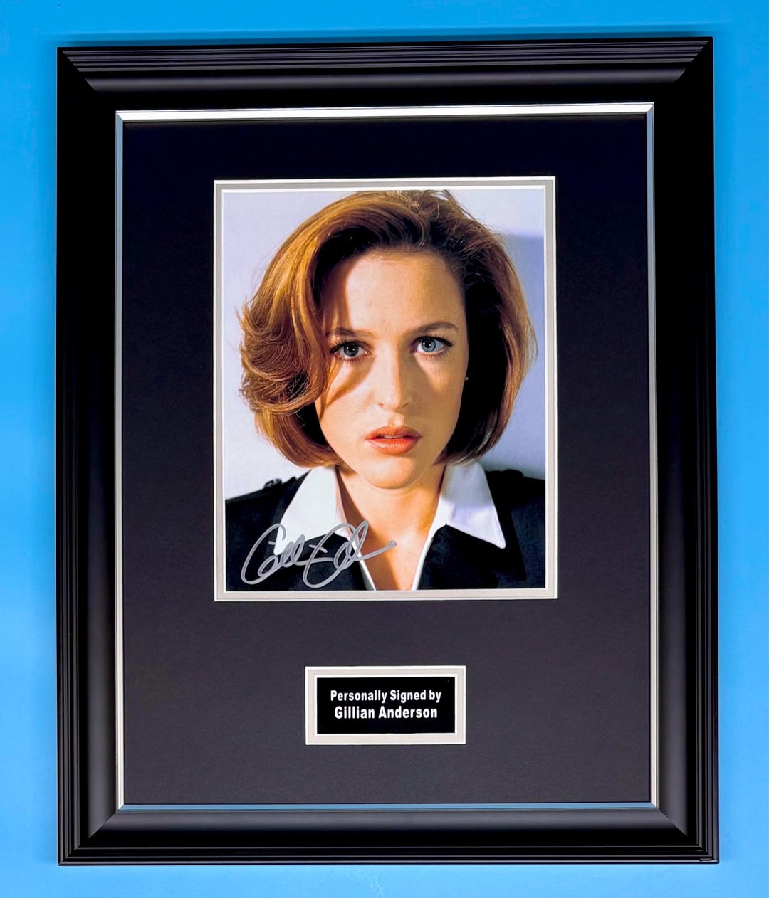 Gillian Anderson Signed Photo in Luxury Handmade Wooden Frame & AFTAL ...