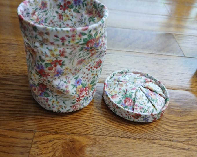Floral Twist Snippet Catcher: Collapsible Travel Thread Catcher - Etsy