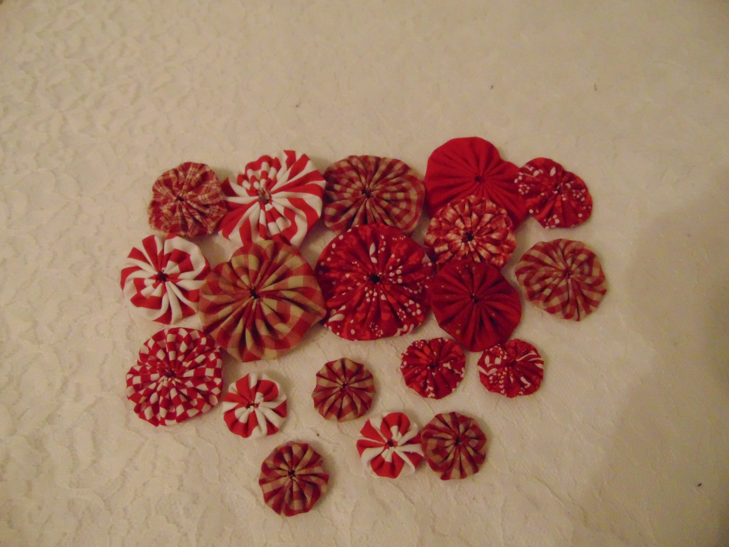 Red Cotton Fabric Yoyos - Suffolk Puffs - Choose Amount - Etsy