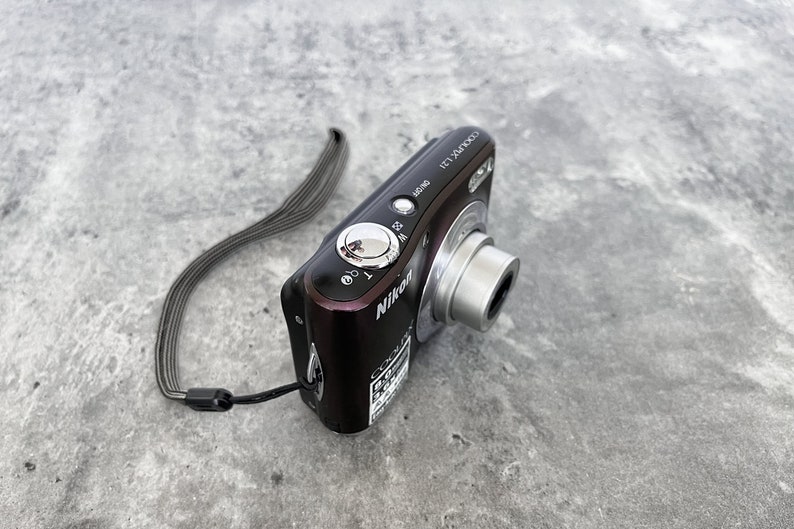 Camera Nikon Coolpix L21 / Vintage 2000s Digital Camera / - Etsy