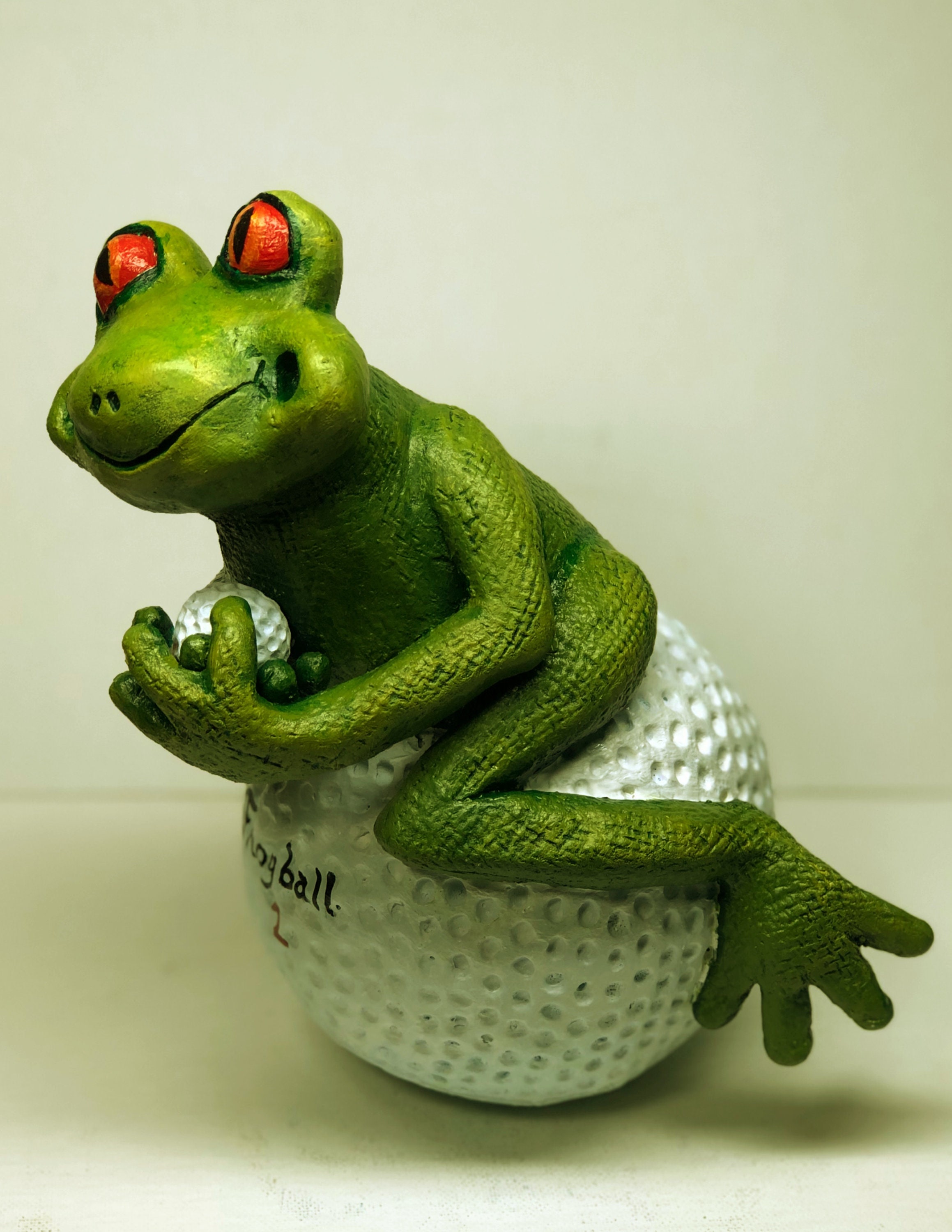Sculpture en céramique fantaisiste Figurine Frogball - Etsy France