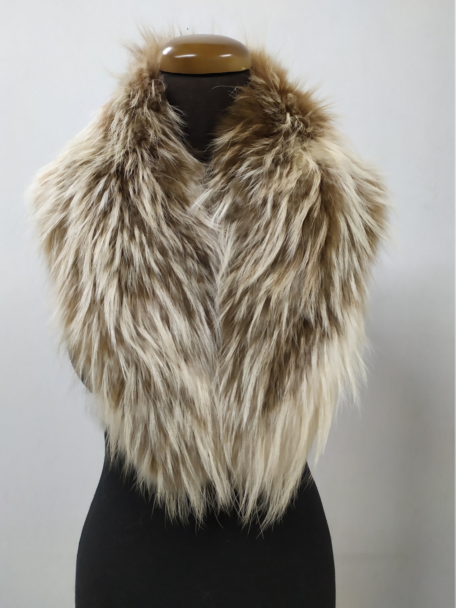 Finn Raccoon Fur Collar: Ecru & Beige Winter Coat Accessory - Etsy