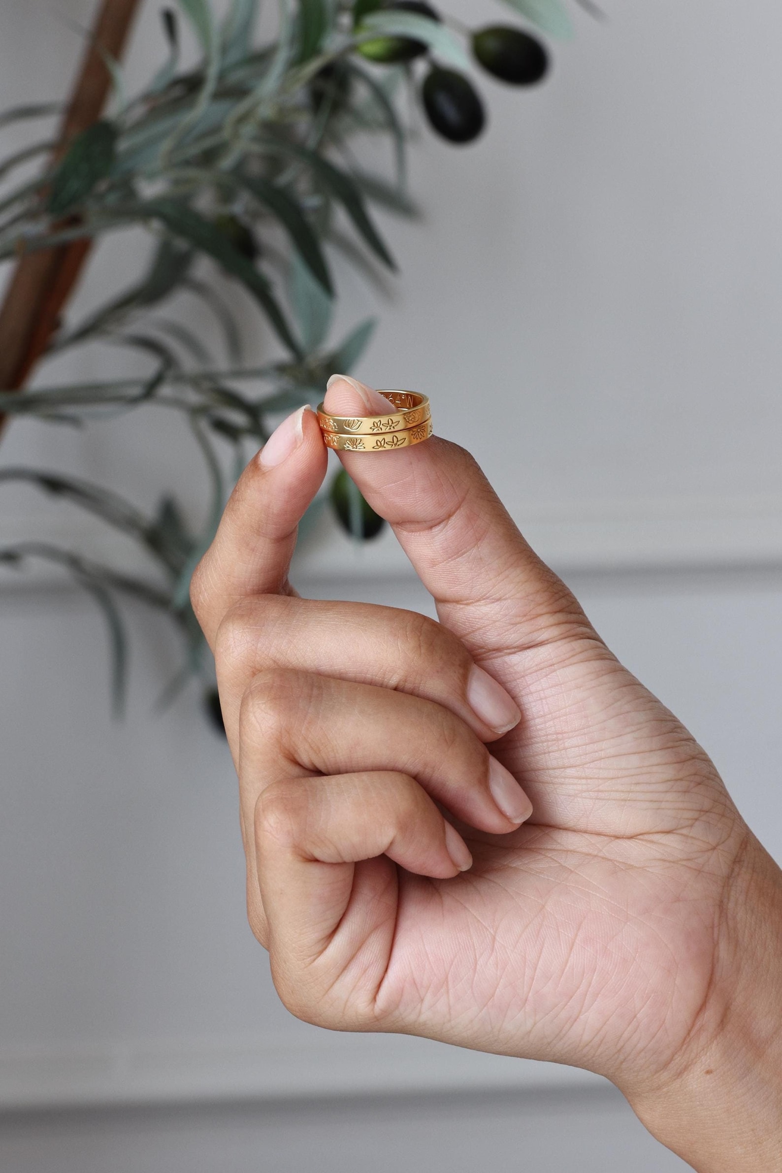 Personalized Mini Birth Flower Band Ring | Family Flower Jewelry ...