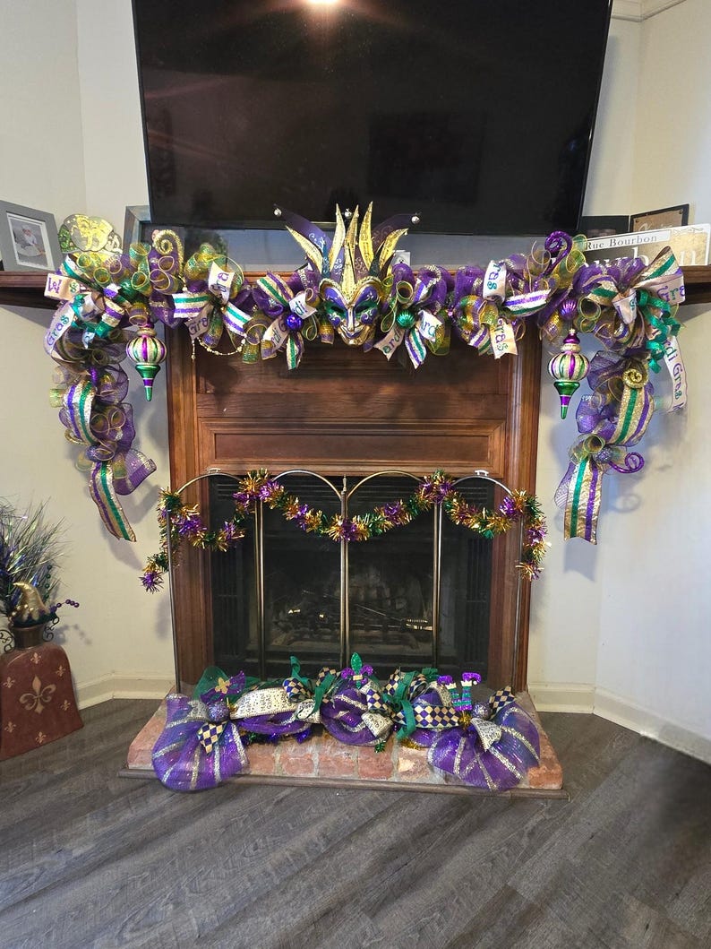 Mardi Gras Mask Garland, Metallic Gold, Purple, and Green - Etsy